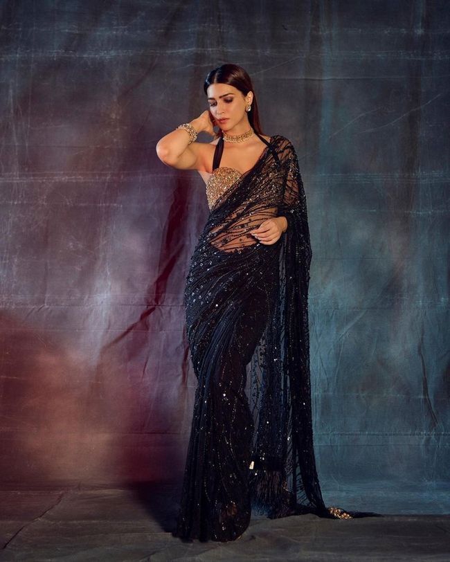 Kriti Sanon is a sight for sore eyes in this netted glitter black saree, see pics - Filmibeat
