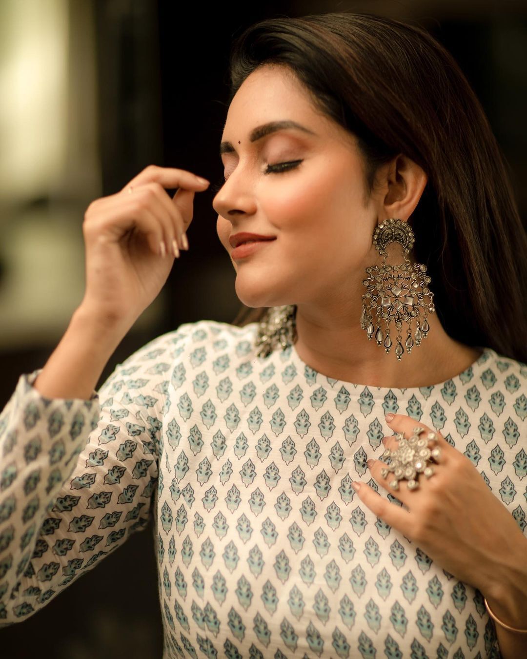 கவர்ச்சி ரூட்டுக்கு மாறும் மஹிமா நம்பியார்.. படவாய்ப்புகளுக்காக புது ...