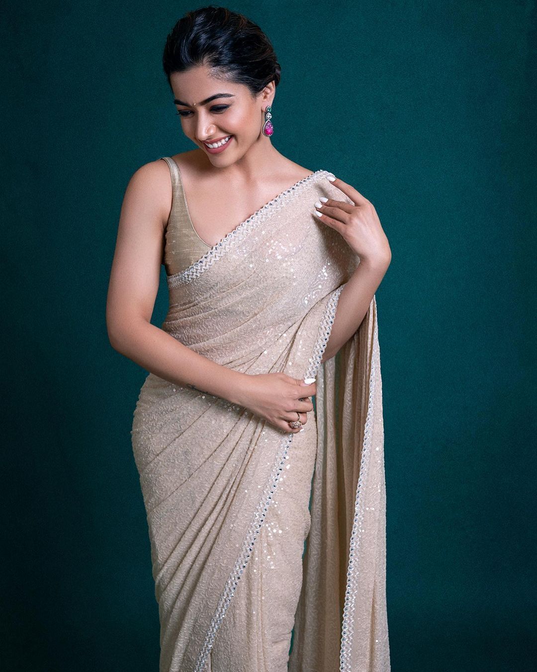 Rashmika Mandanna: 'మూడ్'లో ఉన్నానన్న రష్మిక మందన్నా.. బోర్ కొట్టదంటూ ...