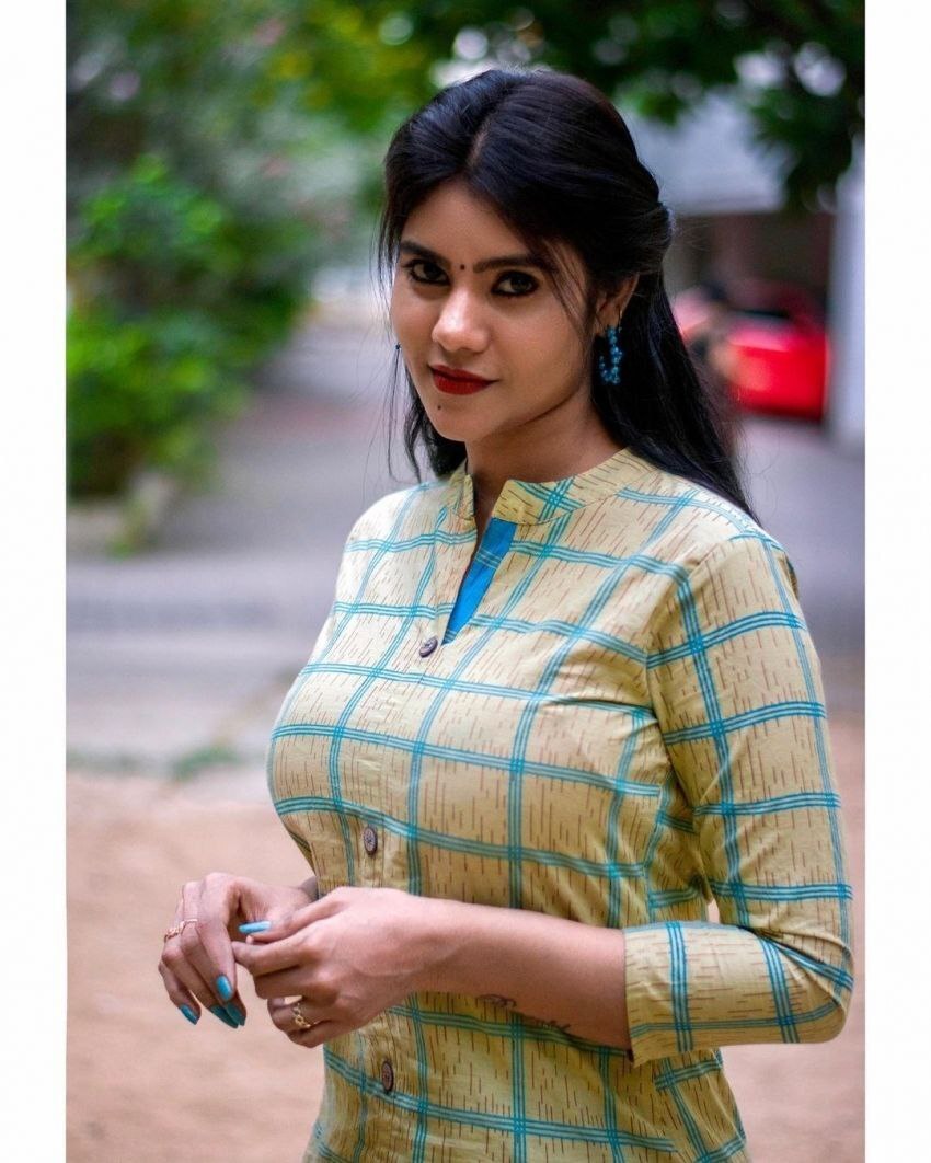 ತನ್ನ ಮಾದಕ ಮೈಮಾಟದಿಂದ ಪಡ್ಡೆ ಹುಡುಗರ ನಿದ್ದೆಗೆಡಿಸಿದ ತಮಿಳು ಸೀರಿಯಲ್ ನಟಿ ನಿವಿಶಾ | Serial Actress Nivisha ...