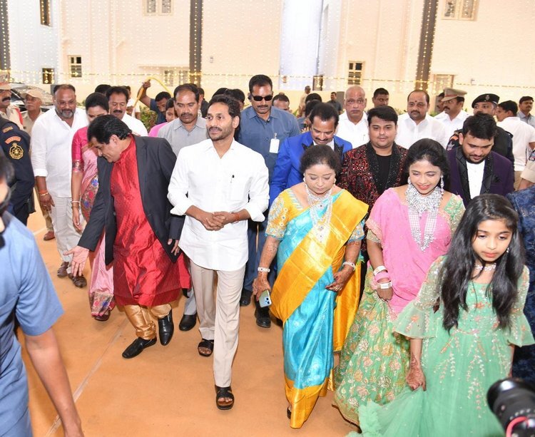 Ali Daughter Wedding Reception Photos.. ఆలీ కూతురు పెళ్లి రిసెప్షన్ ...