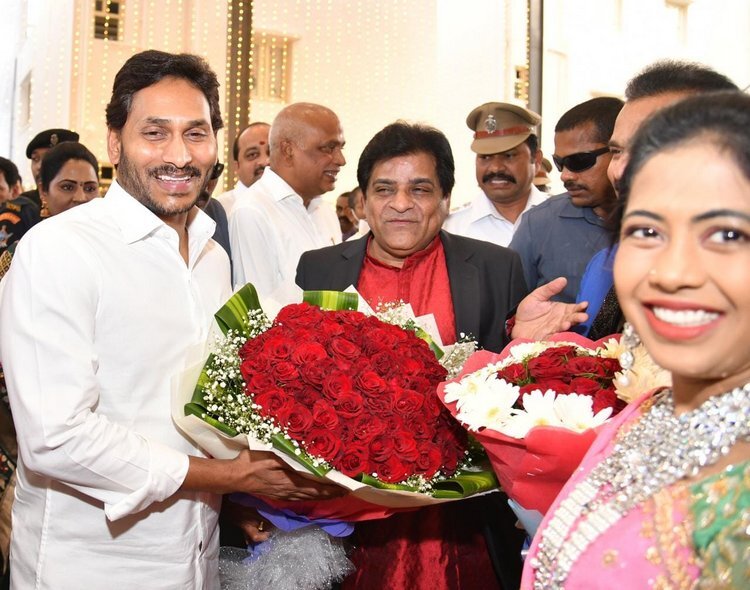 Ali Daughter Wedding Reception Photos.. ఆలీ కూతురు పెళ్లి రిసెప్షన్.. వైఎస్ జగన్‌తోపాటు ఎవరెవరు ...