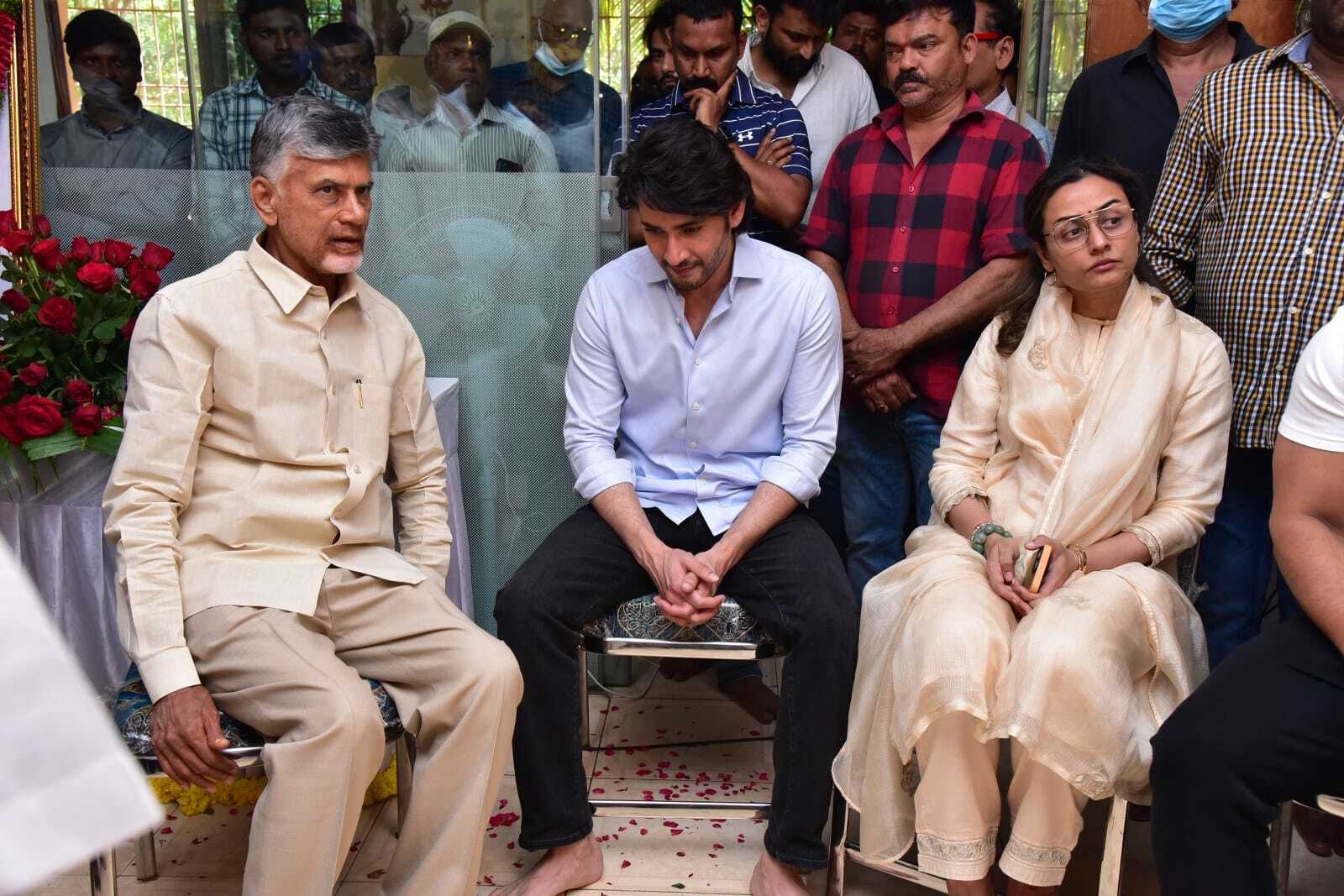 Celebs Pay Last Respect To Legendary Actor Krishna Photos - Filmibeat