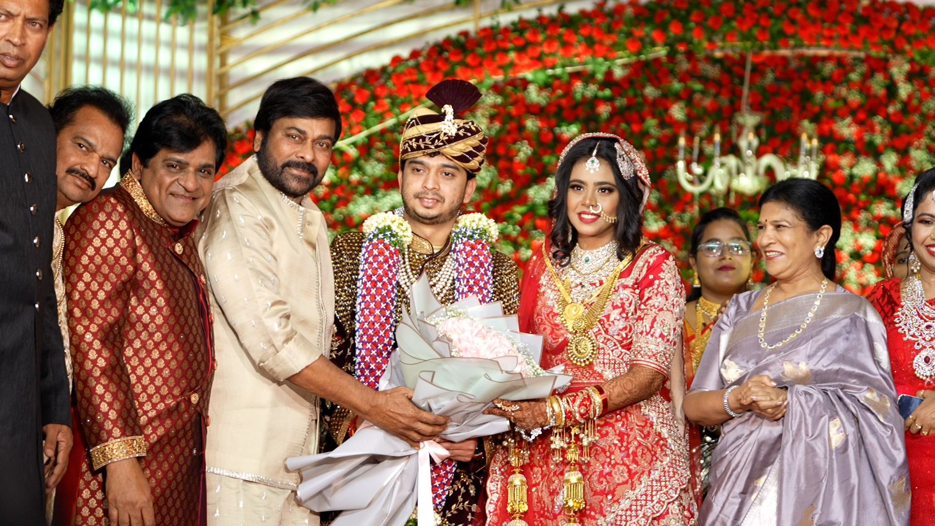 Ali Daughter Wedding Photos కదిలి వచ్చిన టాలీవుడ్ ప్రముఖులు.. చిరంజీవి ...