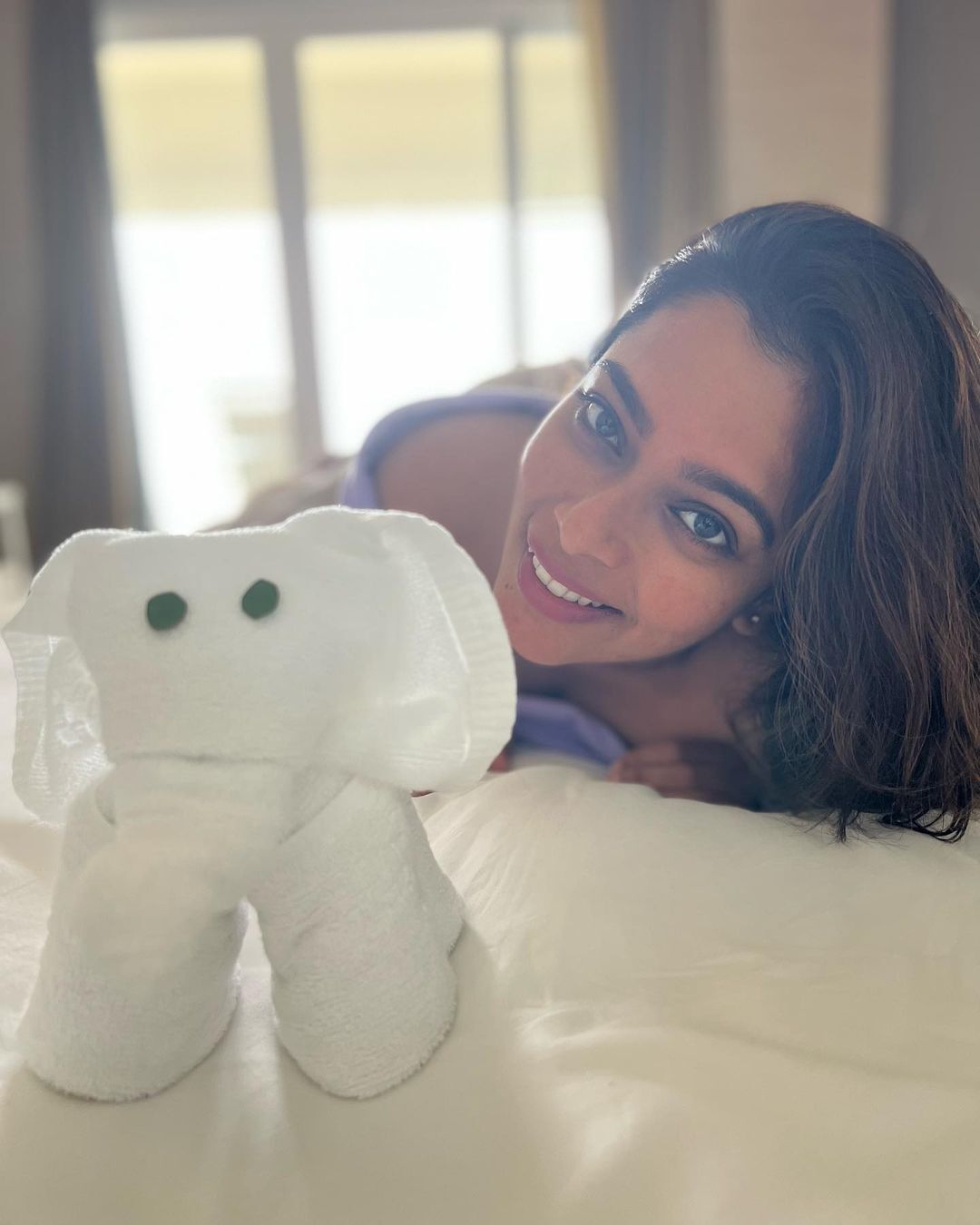 படுத்துக் கொண்டு அப்படியொரு போஸ்.. பாக்கியராஜ் மருமகளா இது.. சொக்கிப்போன ரசிகர்கள்! | Kiki Vijay ...