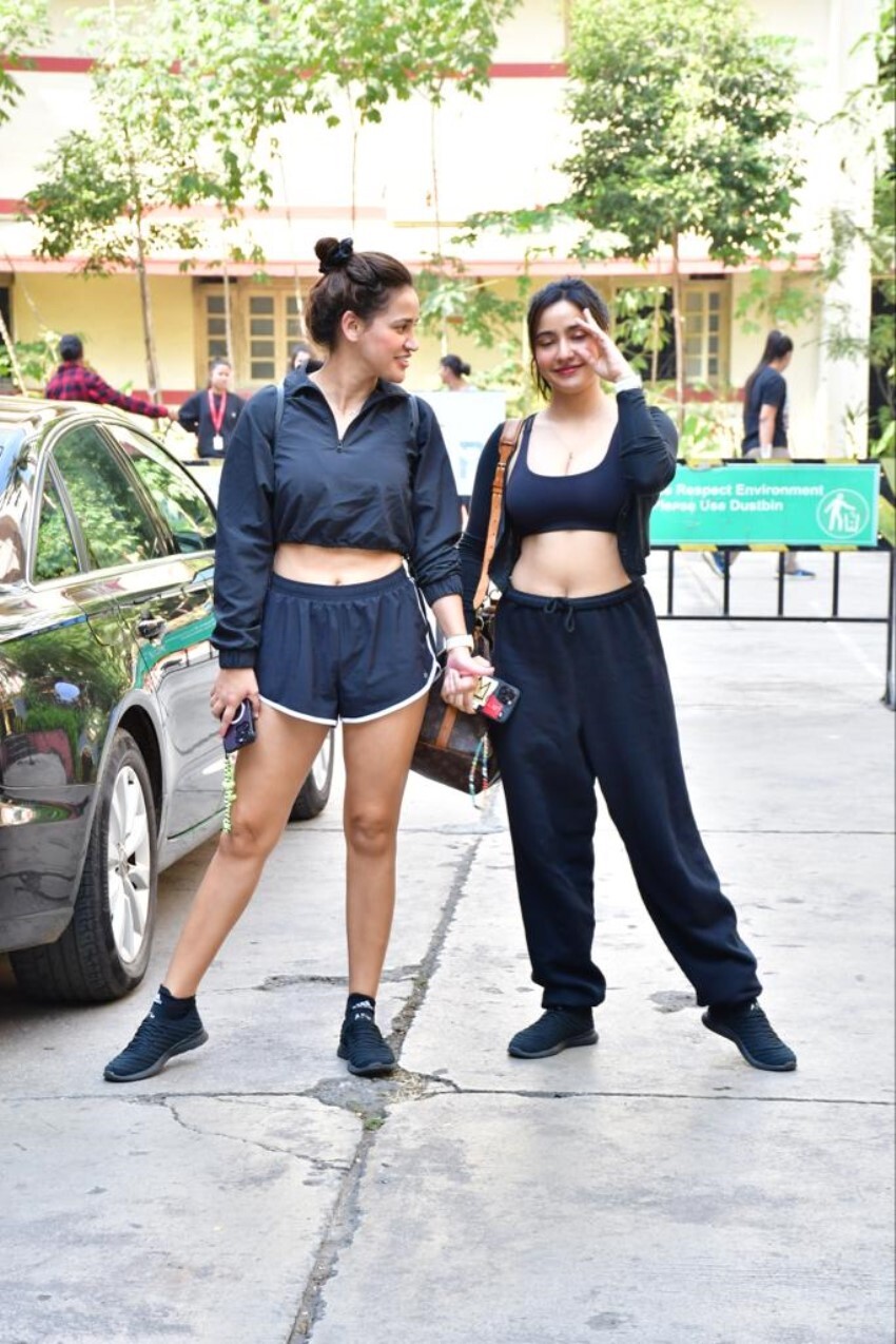 Neha Sharma & Aisha Sharma Looks Sizzling in Gym Outfit !! - Filmibeat