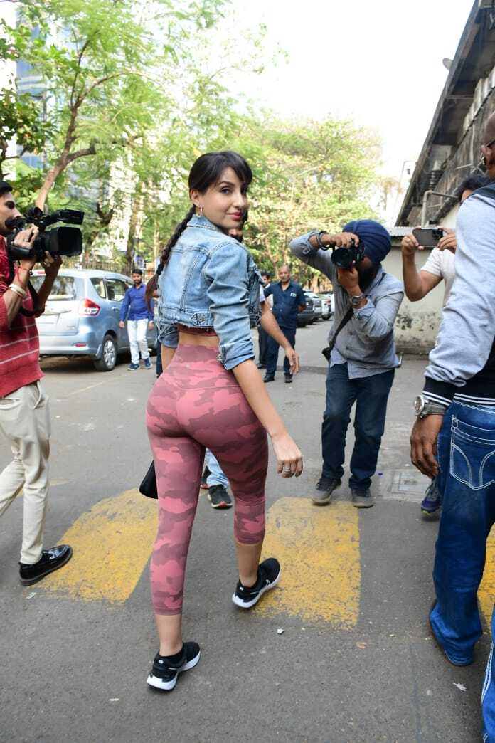 Nora Fatehi Flaunts Her Supersexy Figure In Bralette & Tight Pants ...