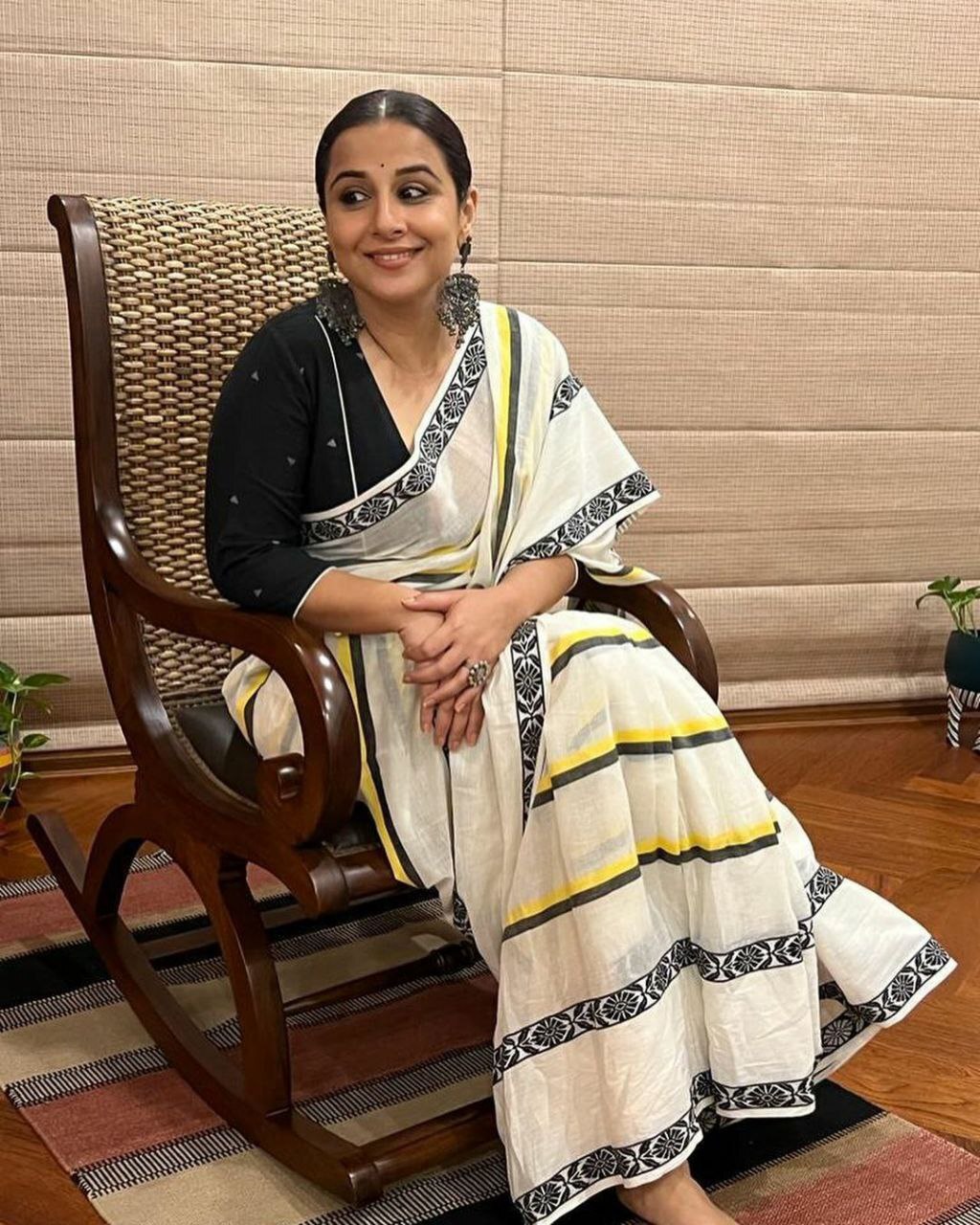 Vidya Balan: చీరలో కూడా విద్యా బాలన్ ఘాటైన అందాలు.. స్టన్నింగ్ ఫొటోస్ ...