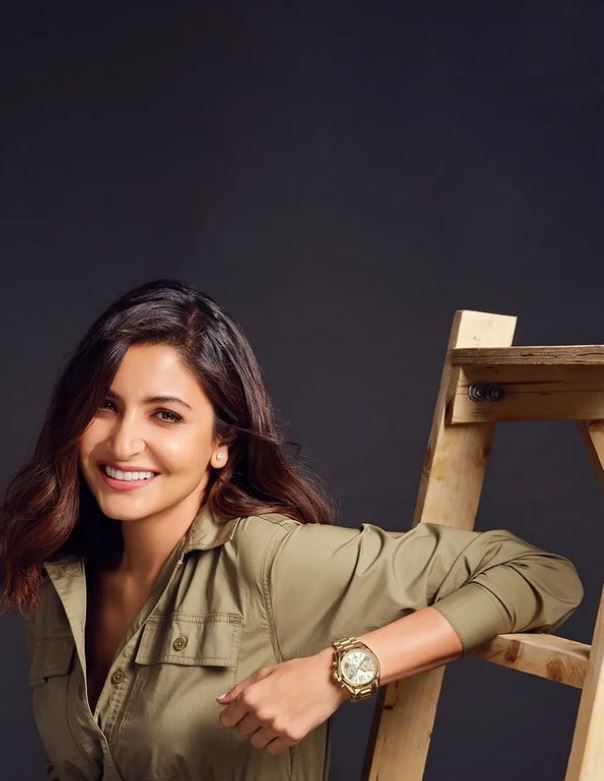 Anushka Sharma: కోహ్లీ భార్య అందాల బీభత్సం.. అలాంటి బట్టల్లో యమ ఘాటుగా ...