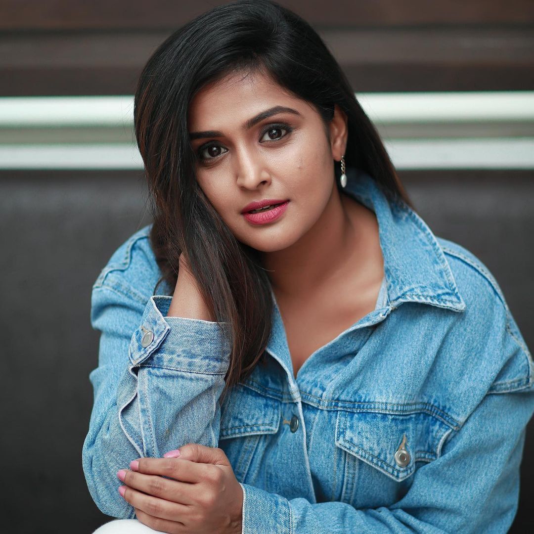 ರೇಮ್ಯಾ ನಂಬೀಶನ್ ಕಲರ್‌ಫುಲ್ ಫೋಟೊಗಳು | Actress Remya Nambeesan Hot And Sizzling Photos - Filmibeat ...
