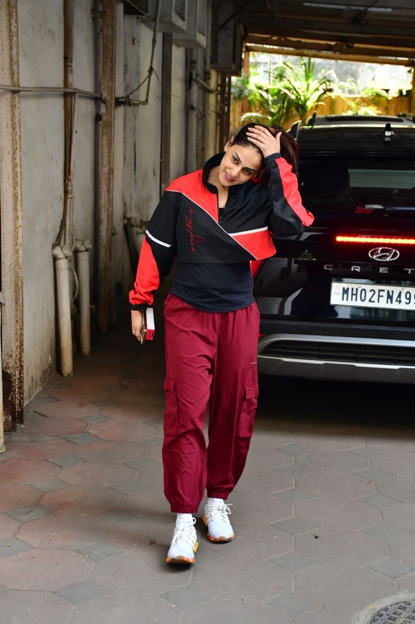 Aisha Sharma, Genelia D'souza & Neha Sharma Spotted At Gym In Mumbai ...