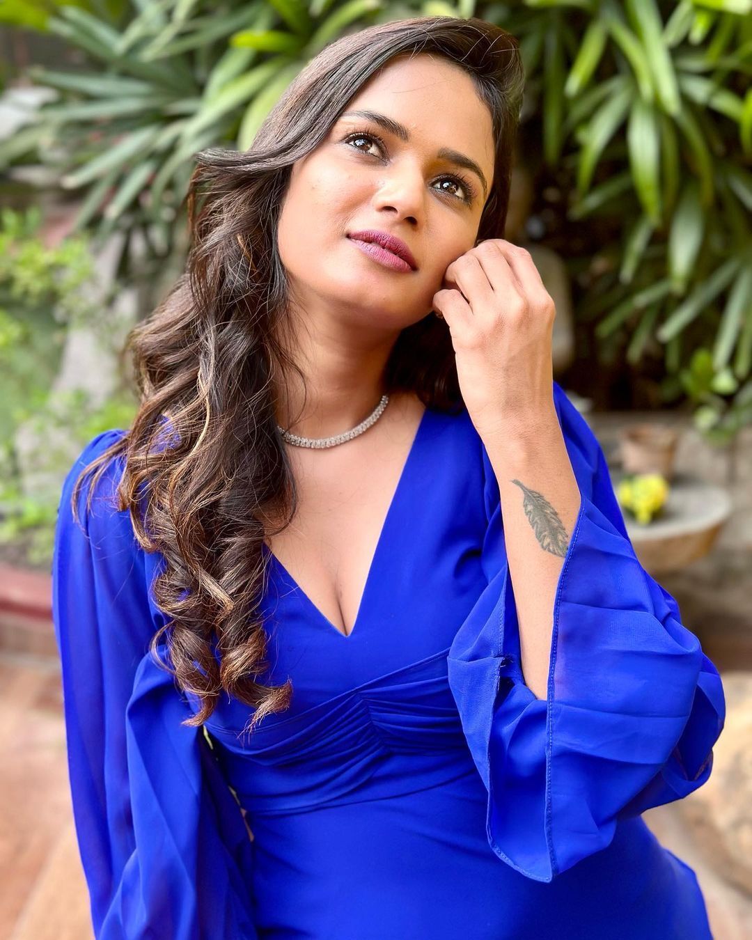 Ariyana Glory: అరియానా గ్లోరి హాట్ ట్రీట్.. టాప్ యాంగిల్ లో అలా ...