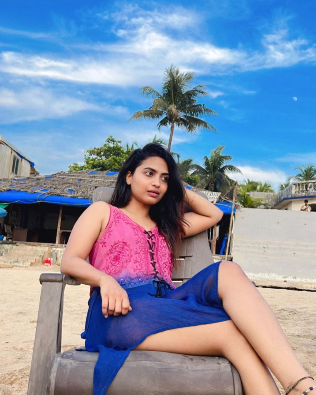 Alekhya Harika: పొట్టి దుస్తుల్లో దేత్తడి హారిక.. హాట్ గా అందాల ఆరబోత | Bigg Boss Fame Alekhya ...