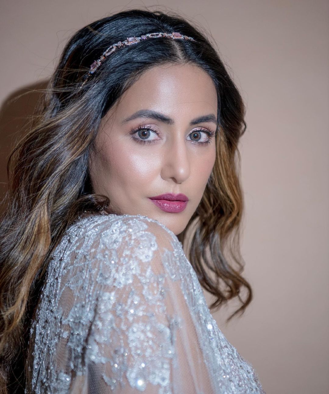 Hina Khan Sparkles In Shimmery Lehenga. Her OOTD Is Perfect For Wedding ...