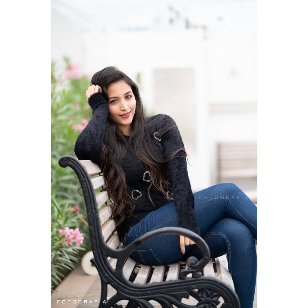 PHOTOS: ஹோம்லி லுக்கில் க்யூட்டாக அசத்தும் கேஜிஎஃப் நாயகி... ஸ்ரீநிதி ...