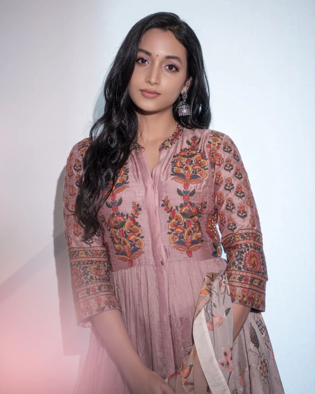 PHOTOS: ஹோம்லி லுக்கில் க்யூட்டாக அசத்தும் கேஜிஎஃப் நாயகி... ஸ்ரீநிதி ...