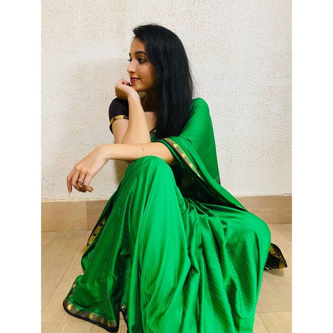 PHOTOS: ஹோம்லி லுக்கில் க்யூட்டாக அசத்தும் கேஜிஎஃப் நாயகி... ஸ்ரீநிதி ...