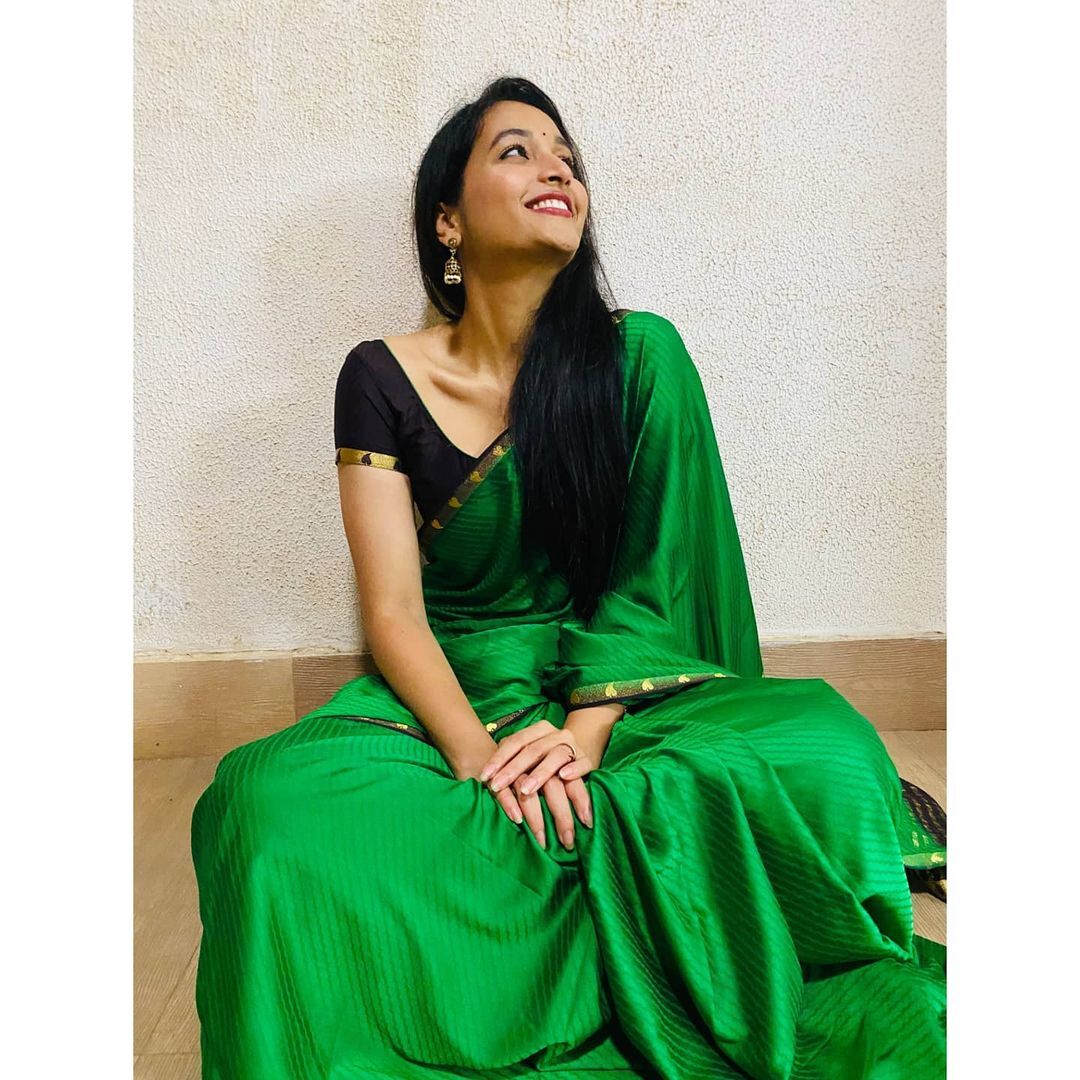 PHOTOS: ஹோம்லி லுக்கில் க்யூட்டாக அசத்தும் கேஜிஎஃப் நாயகி... ஸ்ரீநிதி ...