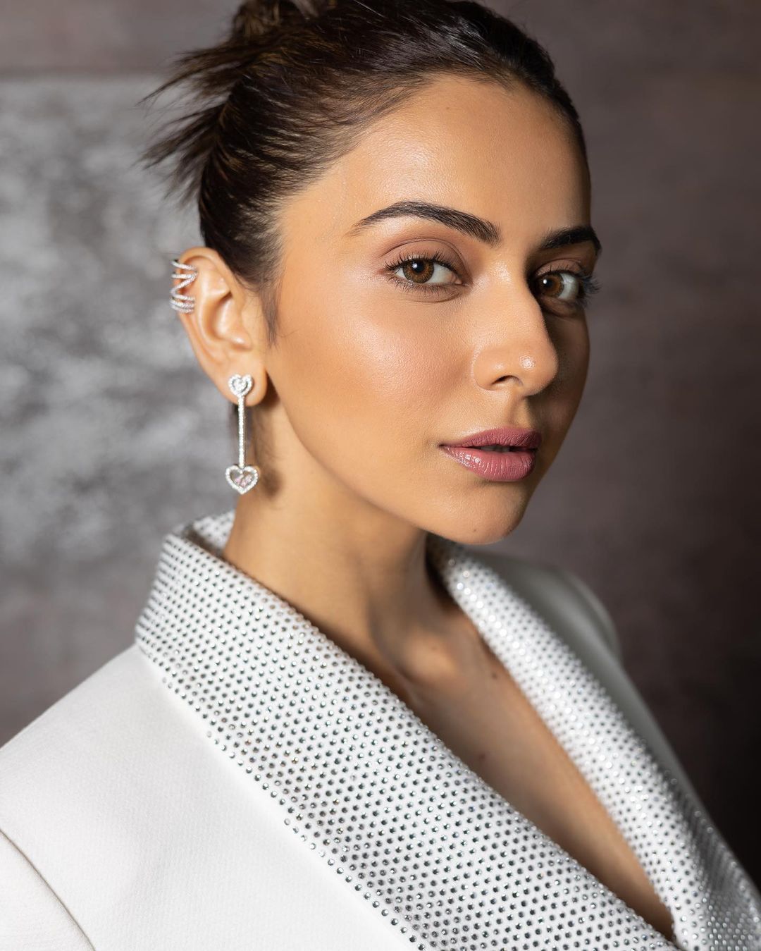 Rakul Preet Singh: అందాలతో వల వేస్తోన్న రకుల్.. డిఫరెంట్ డ్రెస్‌లలో ...
