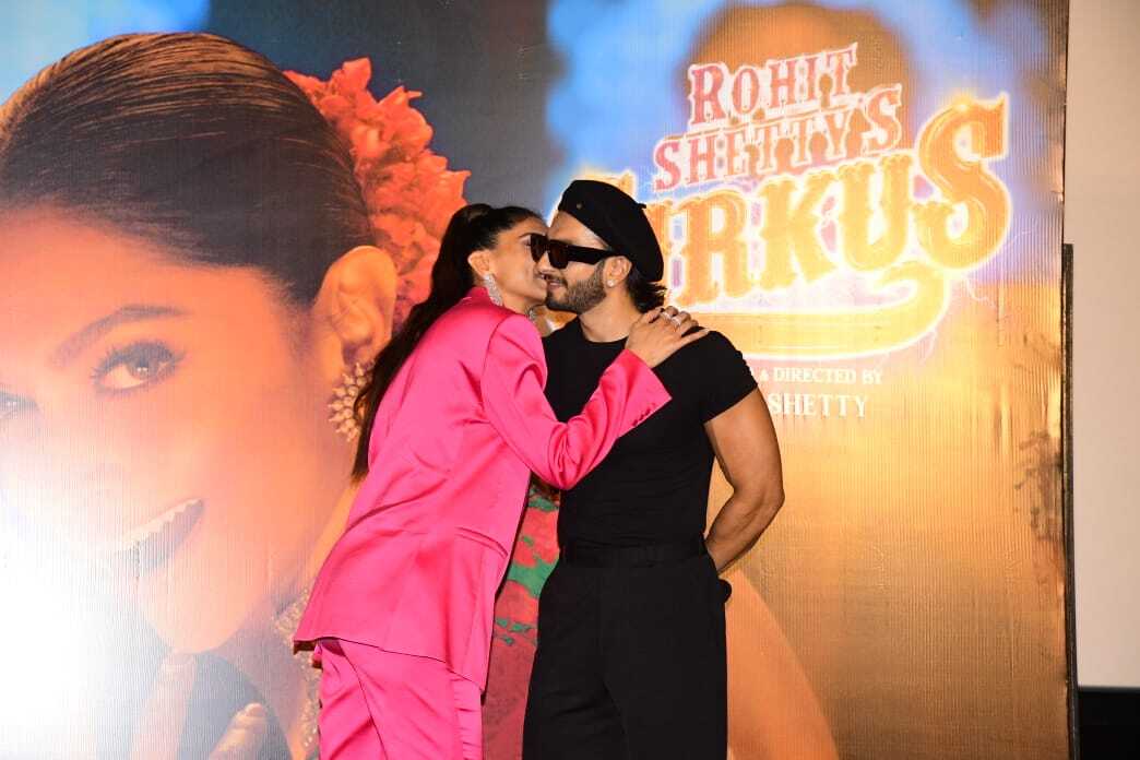 Ranveer Singh And Deepika Padukone Get Mushy During Cirkus’ Current ...
