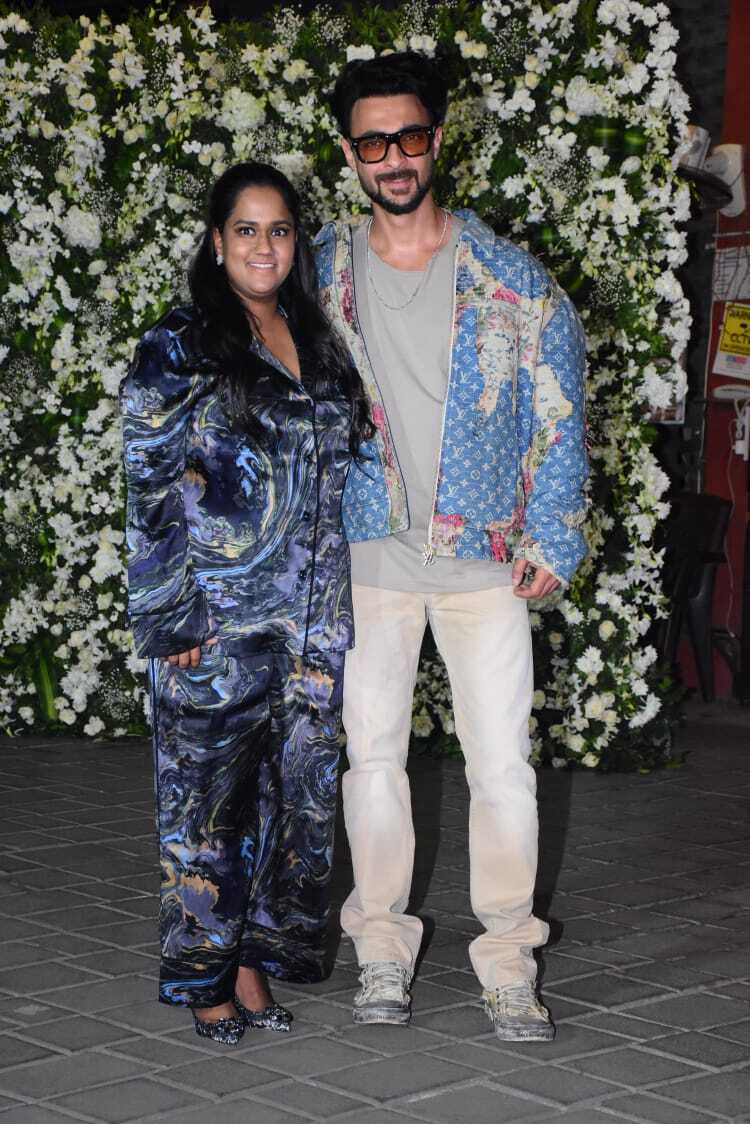 Salman Khan 57th Birthday Bash: Shahrukh Khan, Sonakshi, Genelia, Lulia Vantur & Sangeeta ...