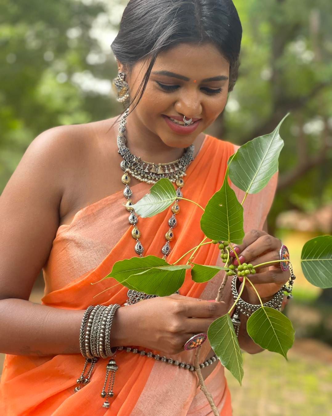 PHOTOS: குத்தால அருவியிலே குளிச்சது போல இருக்குதா.. அருவியில் ஆனந்தக் ...