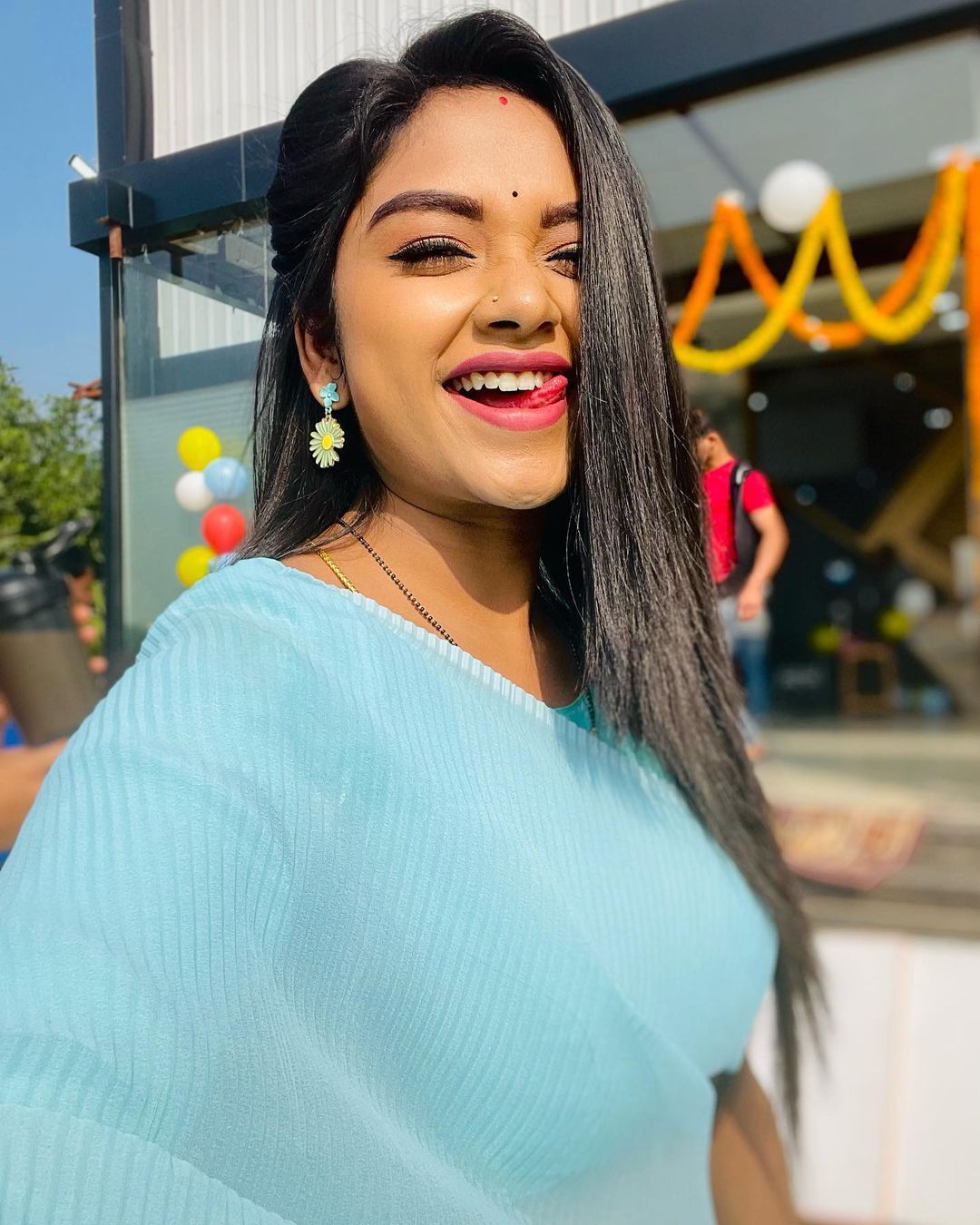 சேலையில் வீடு கட்டும் சின்னத்திரை இளவரசி பிரீத்தி ஷர்மா! | TV Actress Preethi Sharma's New ...