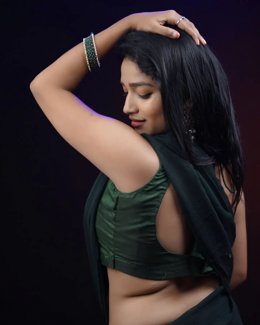 ಸೀರೆಯಲ್ಲಿ ಲಾವಣ್ಯ ಮನಿಕಂ ಒನಪು ವೈಯ್ಯಾರ Actress Lavanya Manickam Hot And Sizzling Photos