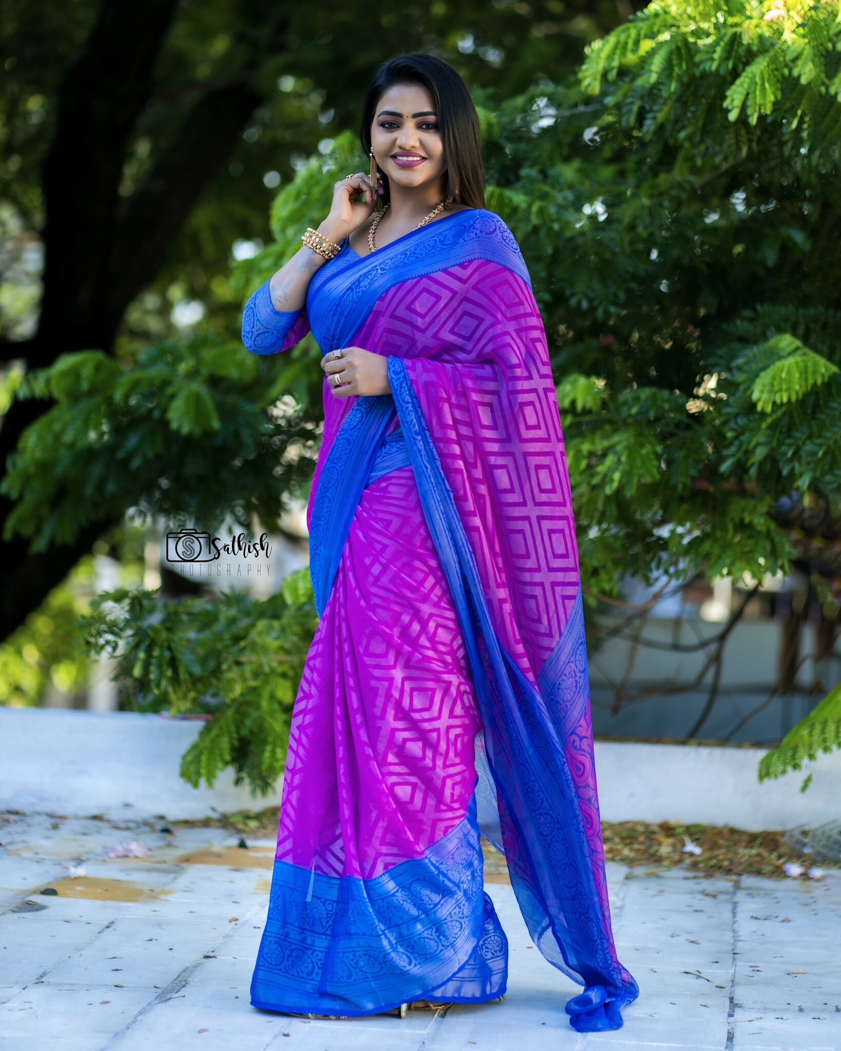 PHOTOS : சைடு போஸ்லையே சோலிய முடுச்சிடுவீங்க போல..ஷாலுஷம்முவின் ஹாட் ...