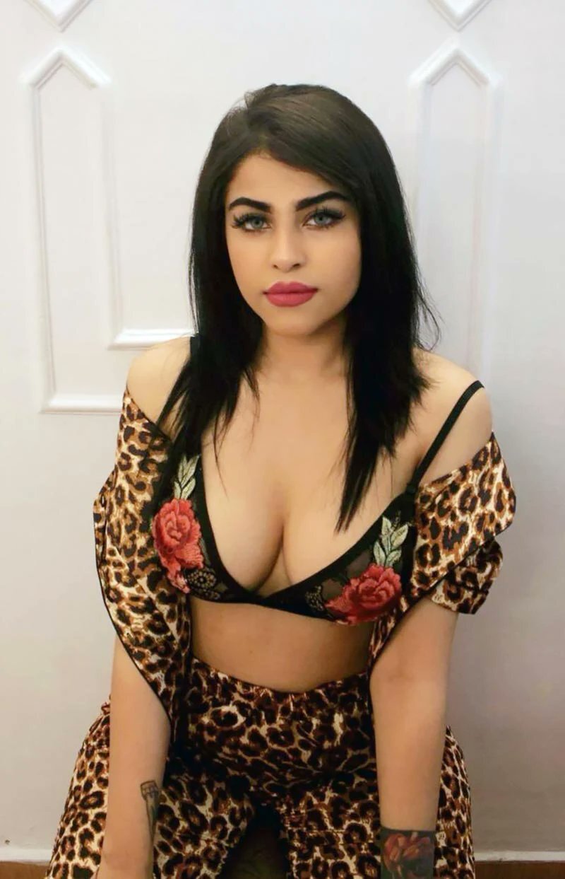 Edin Rose Hot Pics - Filmibeat