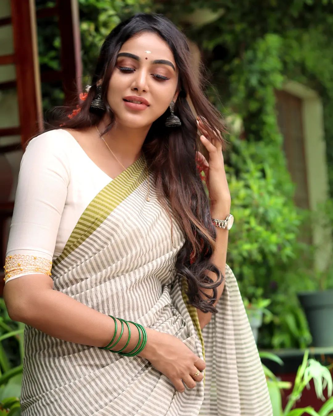 PHOTOS: சொட்டச் சொட்ட நனையுது தாஜ்மகால்.. யாருப்பா இவங்க.. இன்ஸ்டாவை ...