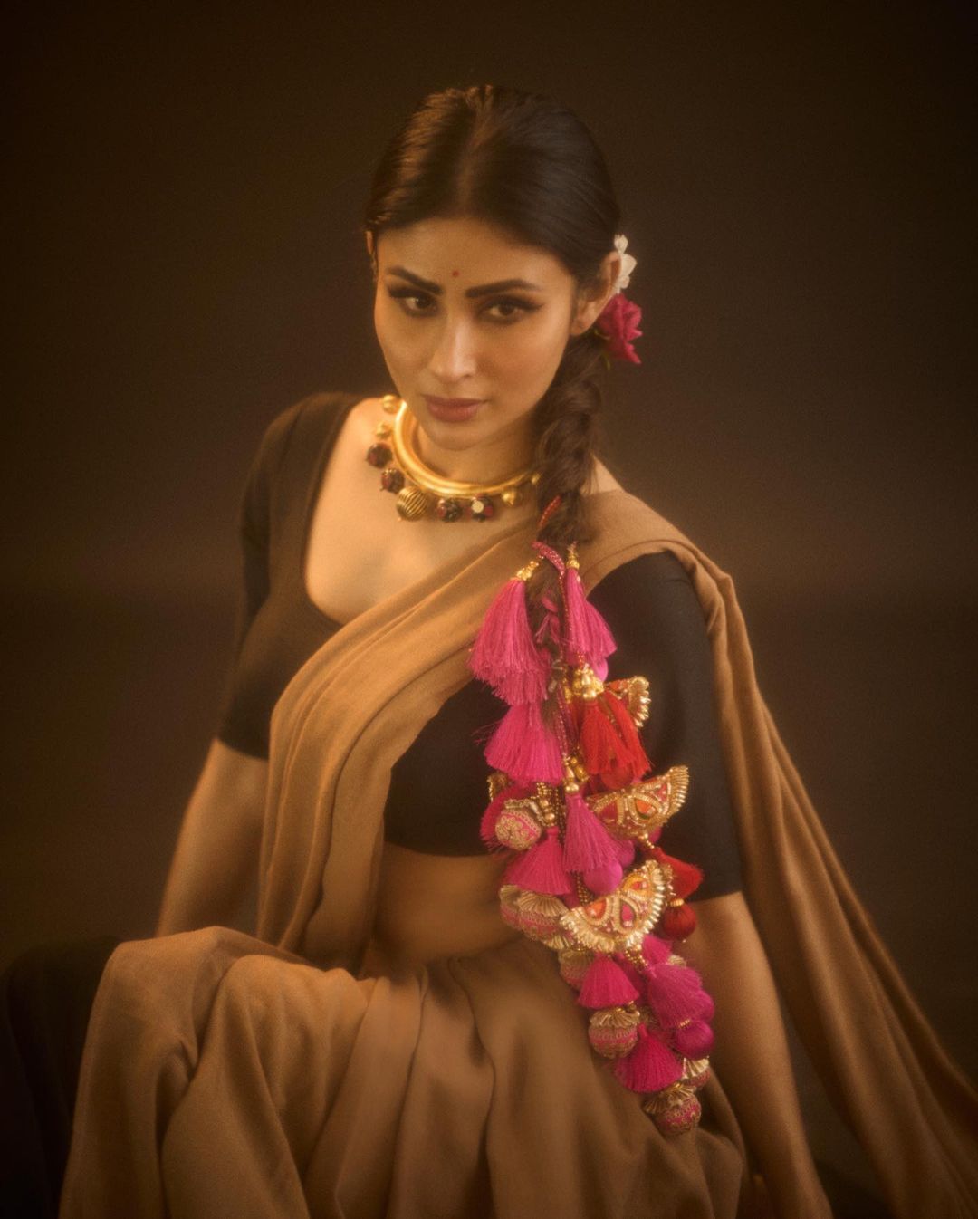 Mouni Roy Nambiar Latest Photoshoot In Saree Goes Viral - Filmibeat