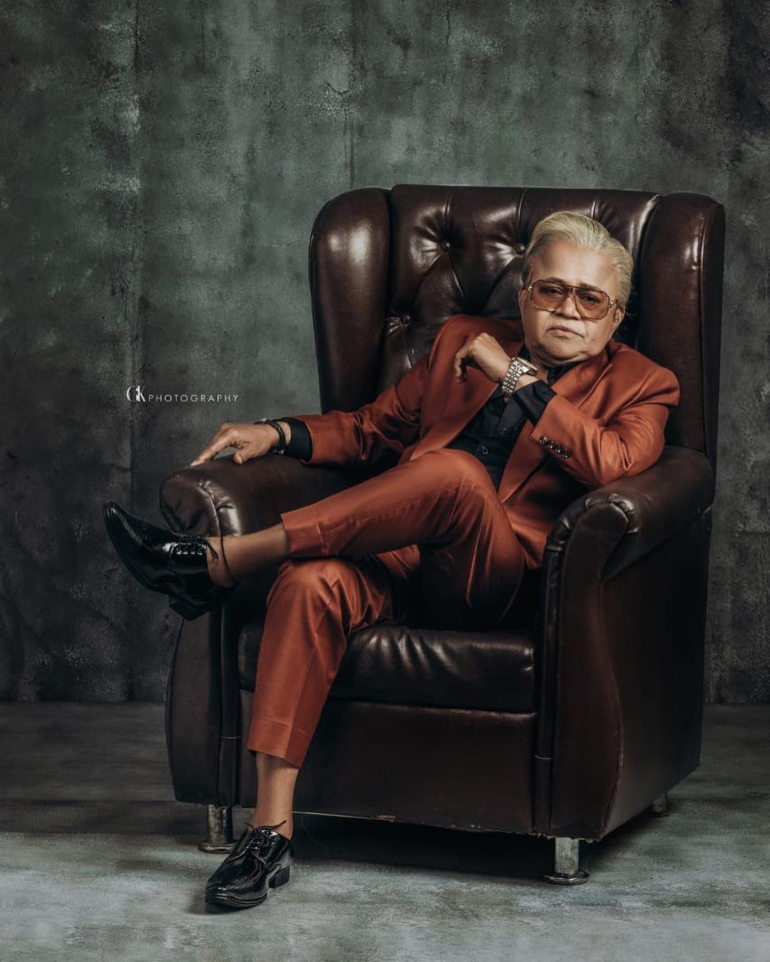 PHOTOS: யாரென்று தெரிகிறதா? கோட் சூட்ல சும்மா கெத்தா போஸ் கொடுத்த ...