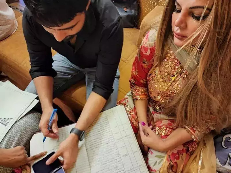 Rakhi Sawant Gets Married To Adil Durrani and Changes Her Name To ...