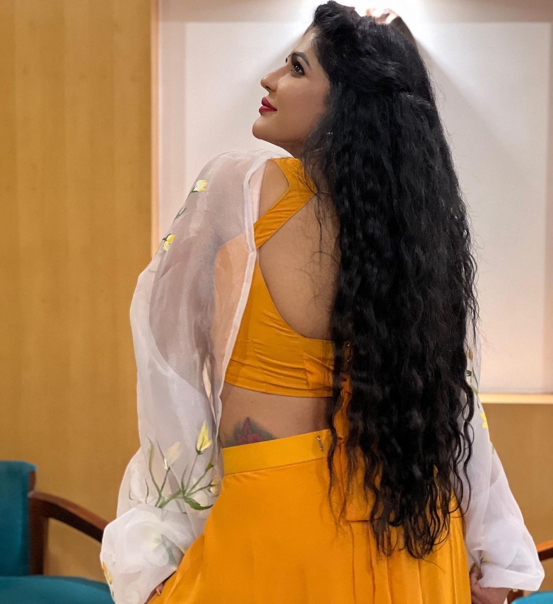 PHOTOS: இடுப்போரம் டாட்டூ காட்டி.. நியூ இயருக்கும் கிக்கேற்றிய பாக்கியலட்சுமி சீரியல் நடிகை ...