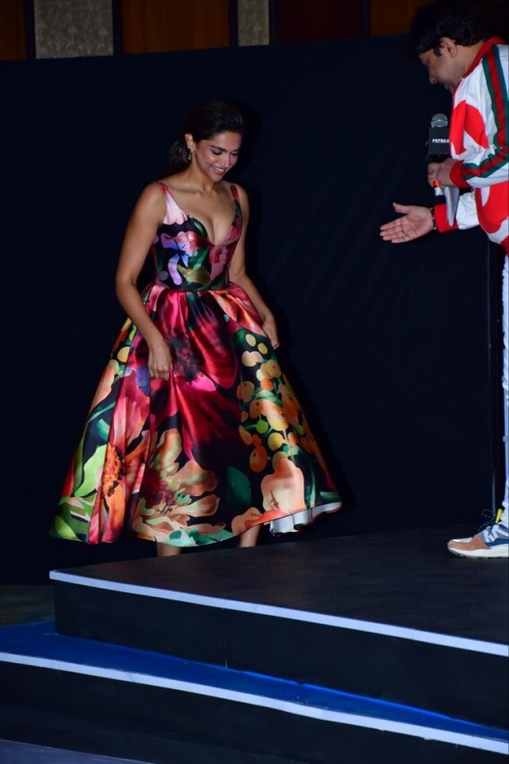 Shahrukh Khan, Deepika Padukone, John Abraham, and Siddharth Anand at the success press ...