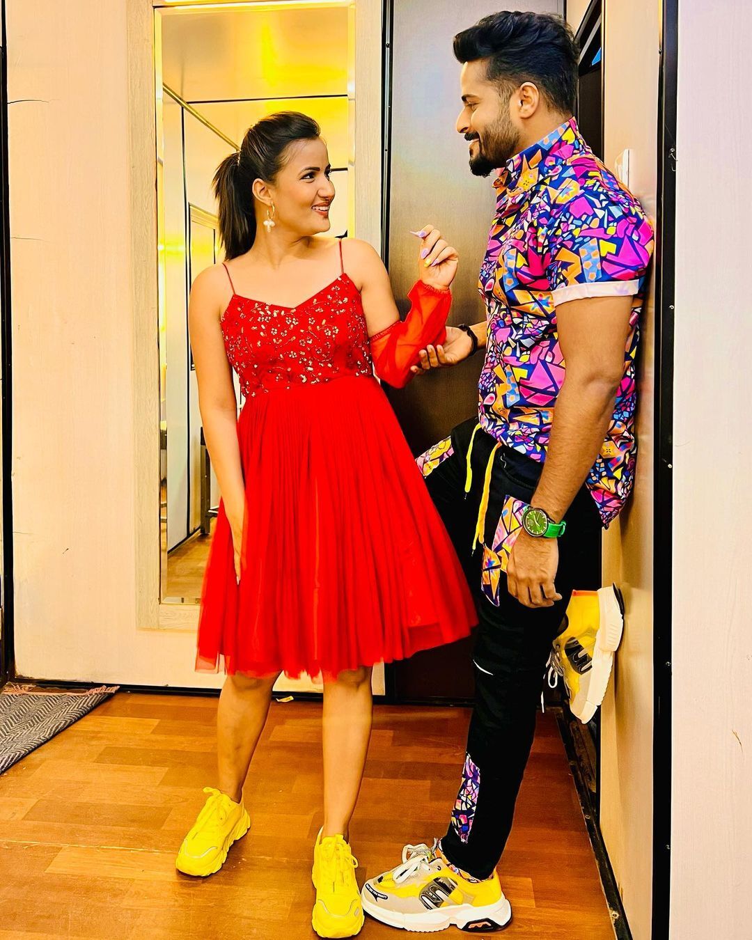 Siri Hanumanth: స్లీవ్ లెస్ డ్రెస్సులో సిరి హనుమంత్ అందాల విందు ...