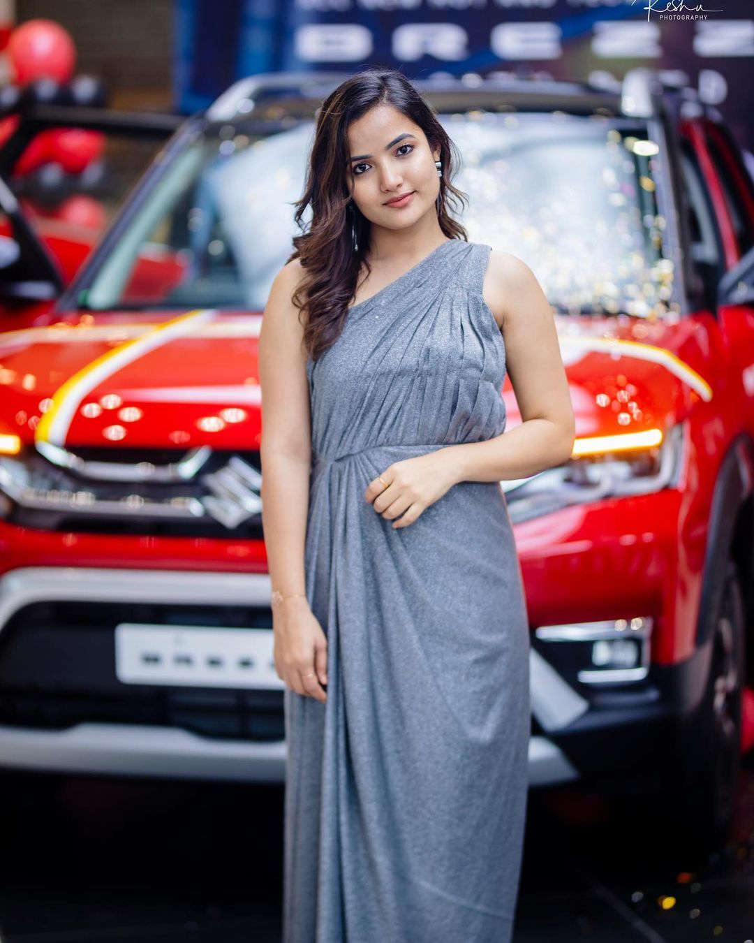 Siri Hanumanth: స్లీవ్ లెస్ డ్రెస్సులో సిరి హనుమంత్ అందాల విందు ...