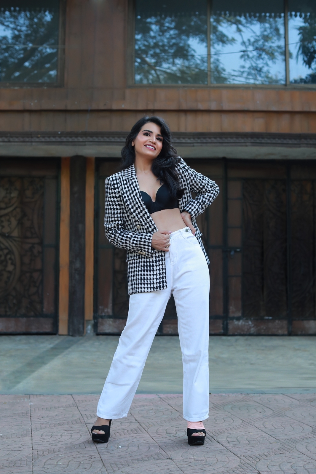 Taarak Mehta's Rita Reporter Aka Priya Ahuja Flaunts Toned Abs In ...