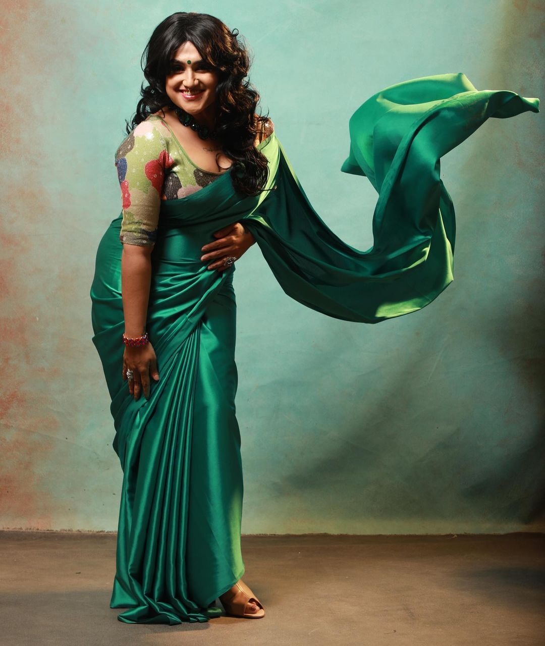 PHOTOS: ஹாலிவுட் மாடல் ரேஞ்சுக்கு ஃபீல் பண்ண வனிதா விஜயகுமார்.. தாய்க்கிழவி என கலாய்க்கும் ...