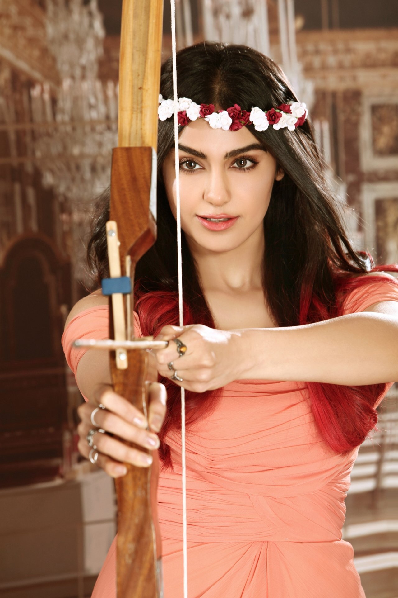 Adah Sharma: బట్టలు ఆదా చేస్తోన్న హీరోయిన్.. ముందుకు వంగి మరీ అందాల ...