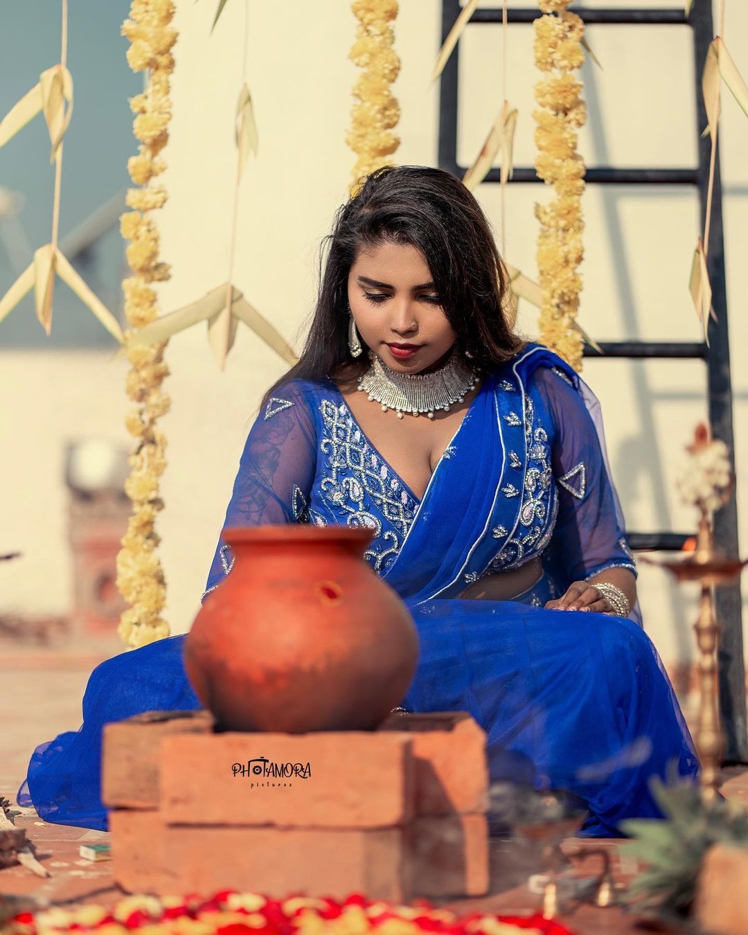 PHOTOS : ச்சீ.. என்ன இதெல்லாம்..இளசுகளை சுண்டி இழுக்கும் இலக்கியா ...