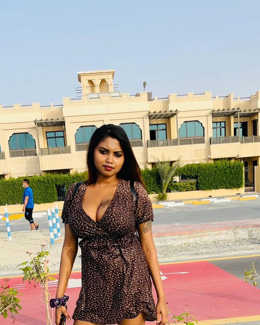 PHOTOS : ச்சீ.. என்ன இதெல்லாம்..இளசுகளை சுண்டி இழுக்கும் இலக்கியா..விளாசும் நெட்டிசன்ஸ் ...