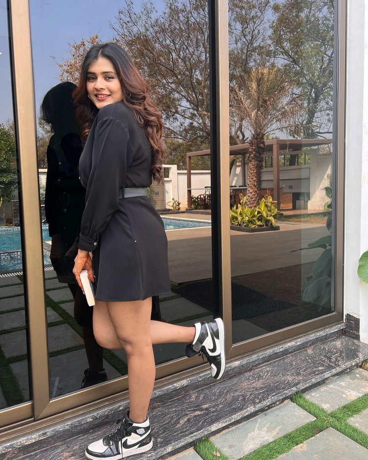 Hebah Patel: బోల్డు షోతో కవ్విస్తోన్న కుమారి.. చీరలోనూ సెగలు రేపేలా ...