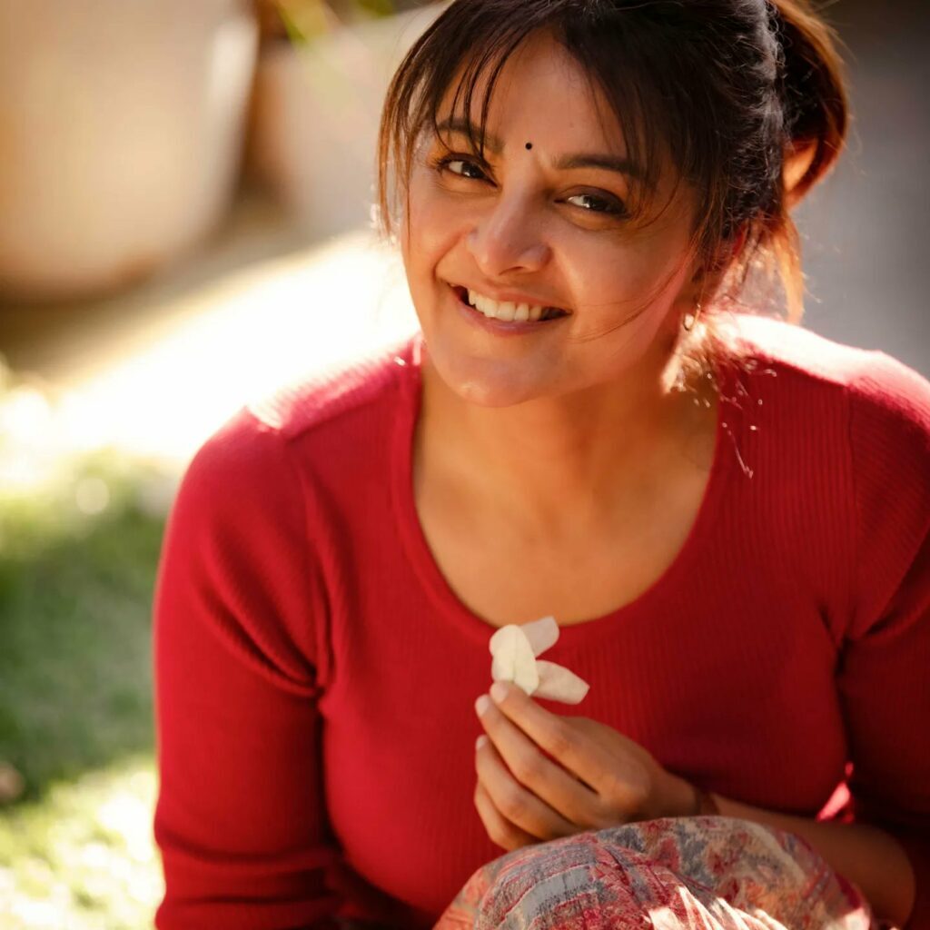 PHOTOS : வாவ்.. இந்த வயசுலயும் இப்படியா.. துணிவு பட நடிகையின் க்யூட் புகைப்படங்கள்.. வாயடைத்து ...