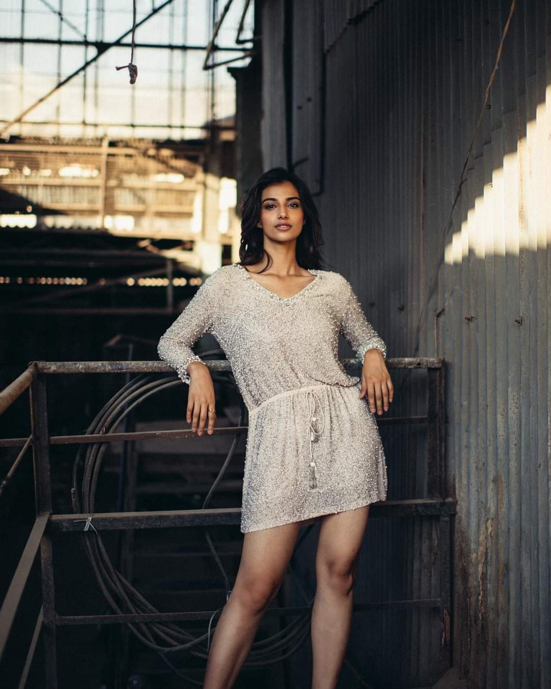 Meenakshi Chaudhary: లేలేత అందాలతో కవ్విస్తోన్న ఖిలాడి.. వామ్మో ఆ ...