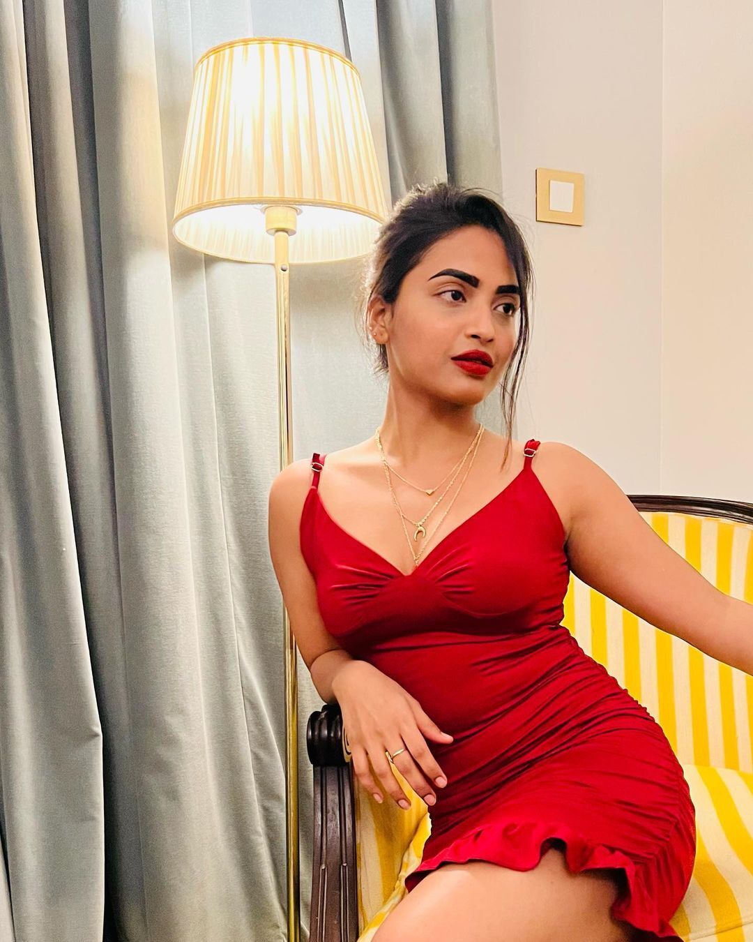 Alekhya Harika: దేత్తడి హారిక అందాల ఆరబోత.. వయ్యారంగా పోజులిస్తూ హాట్ ఫొటోలు | Bigg Boss Fame ...