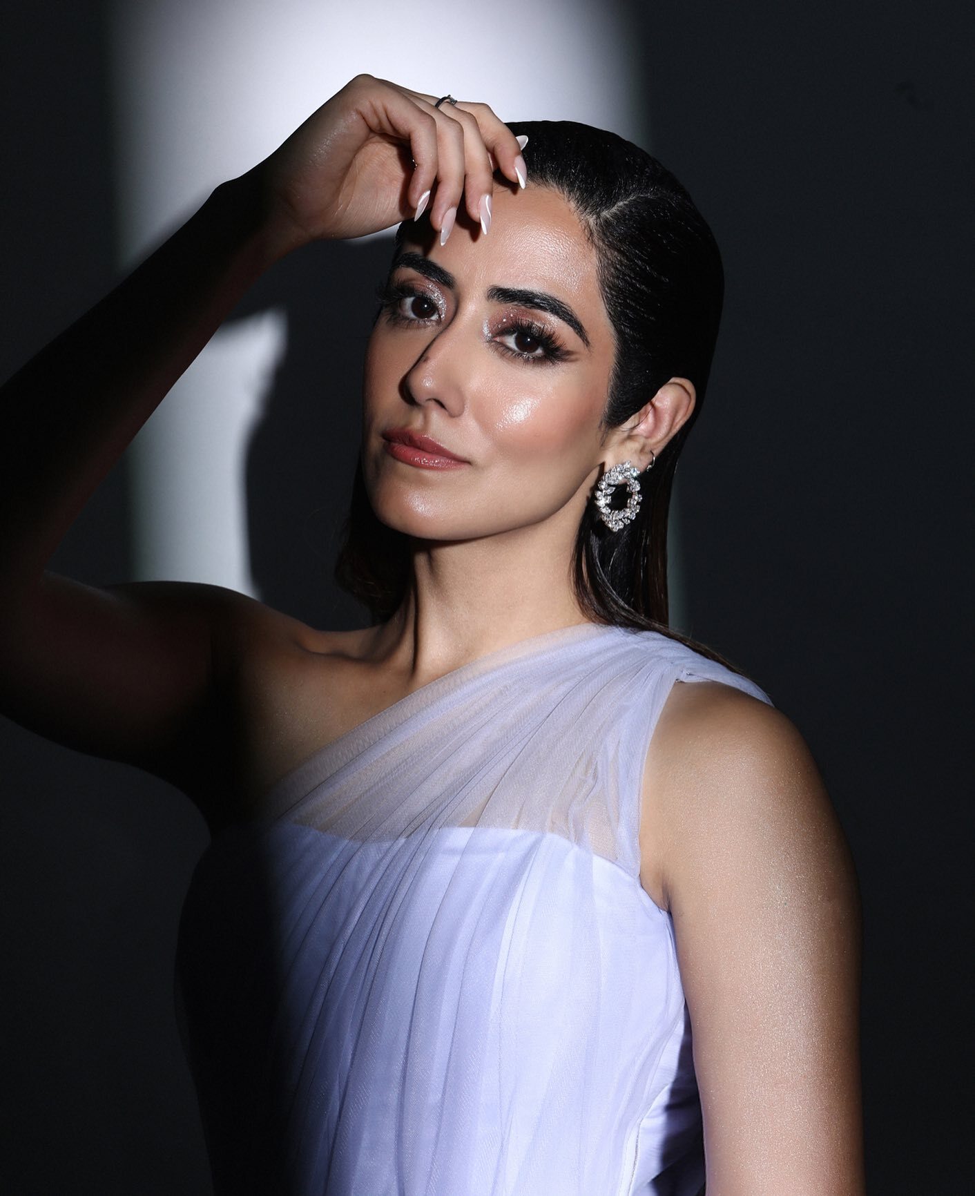 Jonita Gandhi Photos: Find Latest HD Images, Pictures, Stills & Pics ...