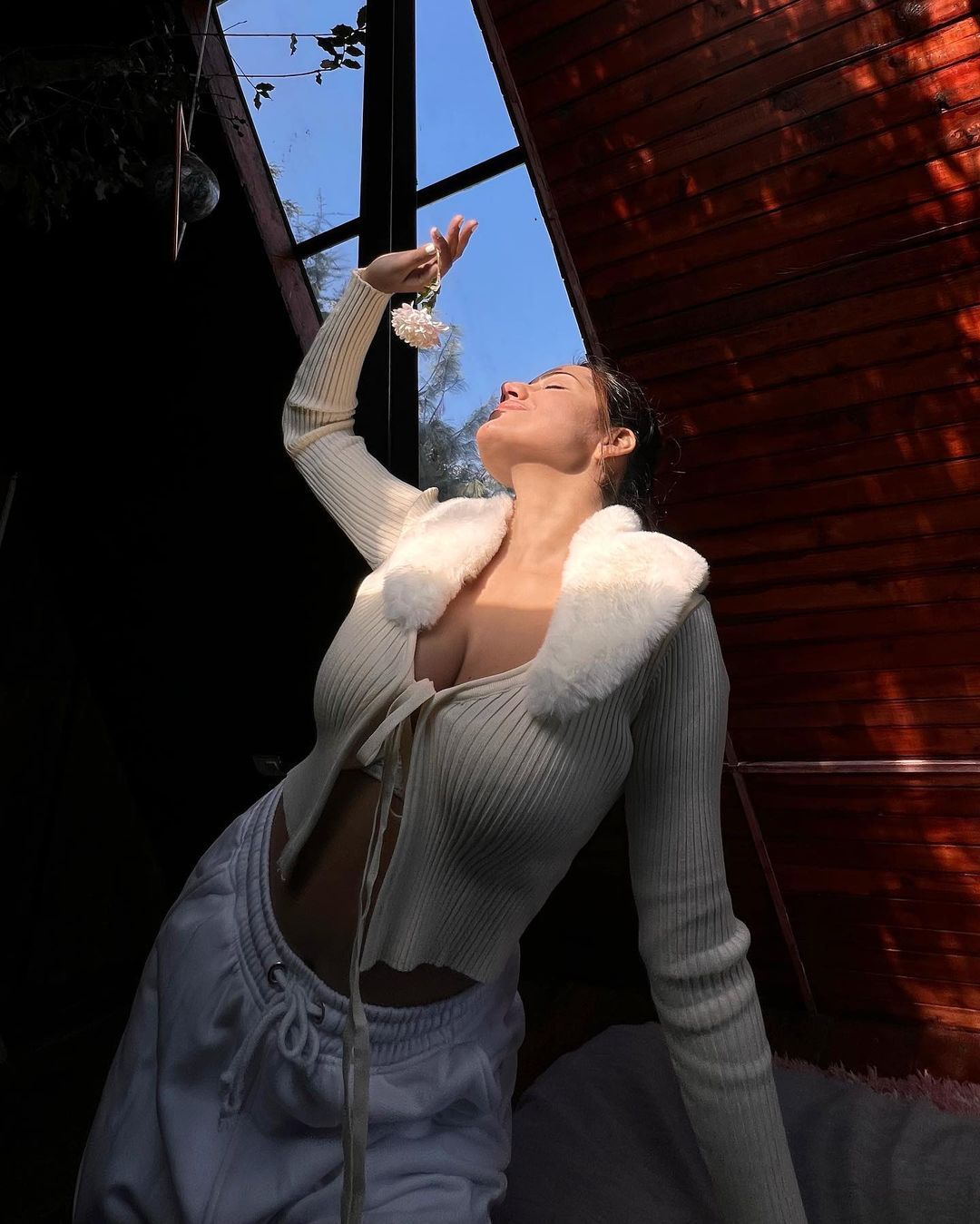 PHOTOS: ஸ்கின் கலரில் பிகினி... கிறுகிறுத்துப் போன ரசிகாஸ்... சிம்ரனின் ...