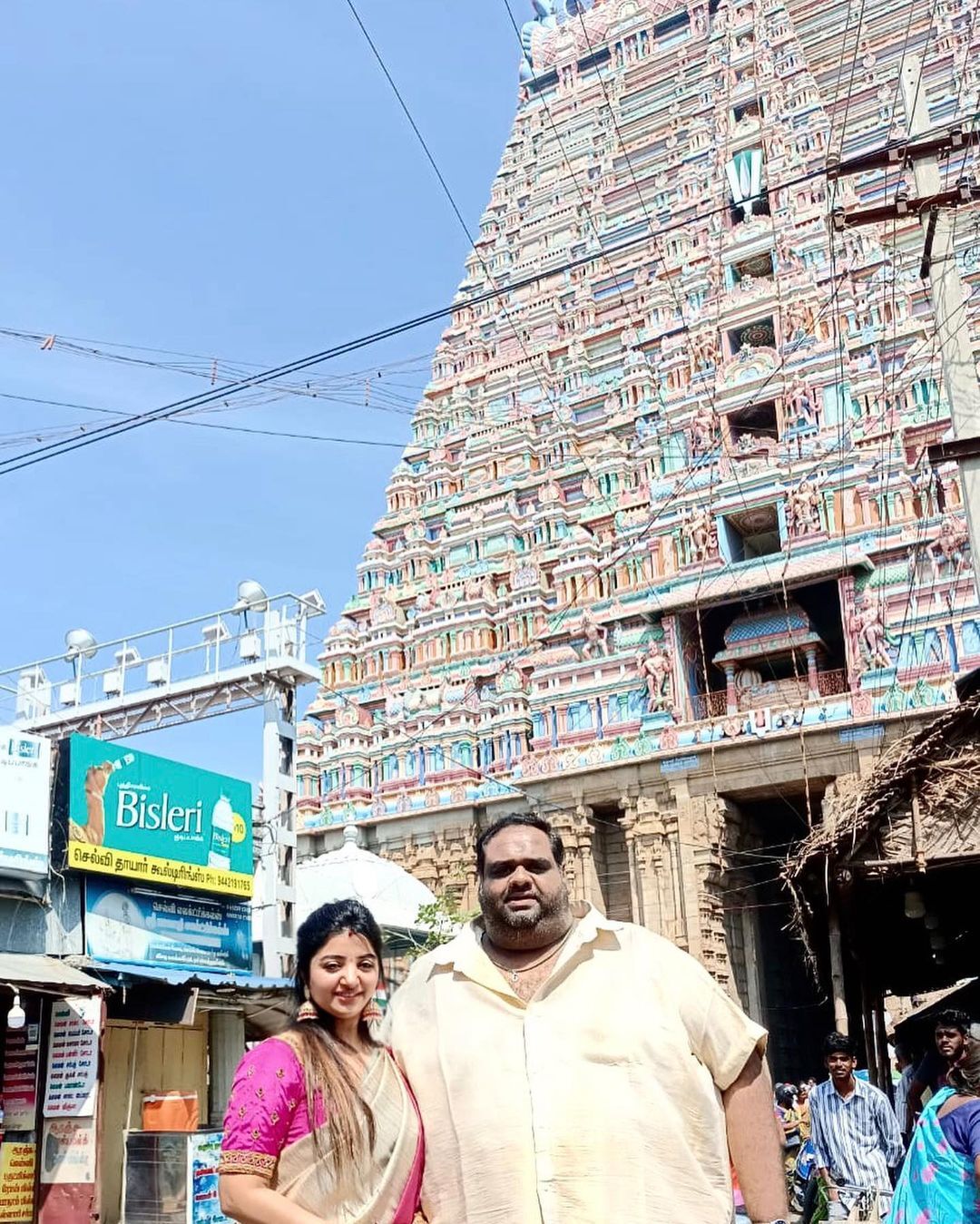 PHOTOS: ஸ்ரீரங்கம் யானையிடம் ஆசி வாங்கிய ரவீந்தர் - மகாலக்‌ஷ்மி ...